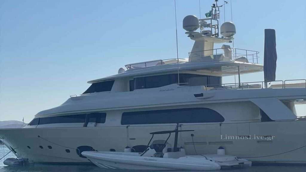 Το υπερπολυτελές Maridaki Yacht τώρα στο μικρο Φαναράκι στη Λήμνο ...